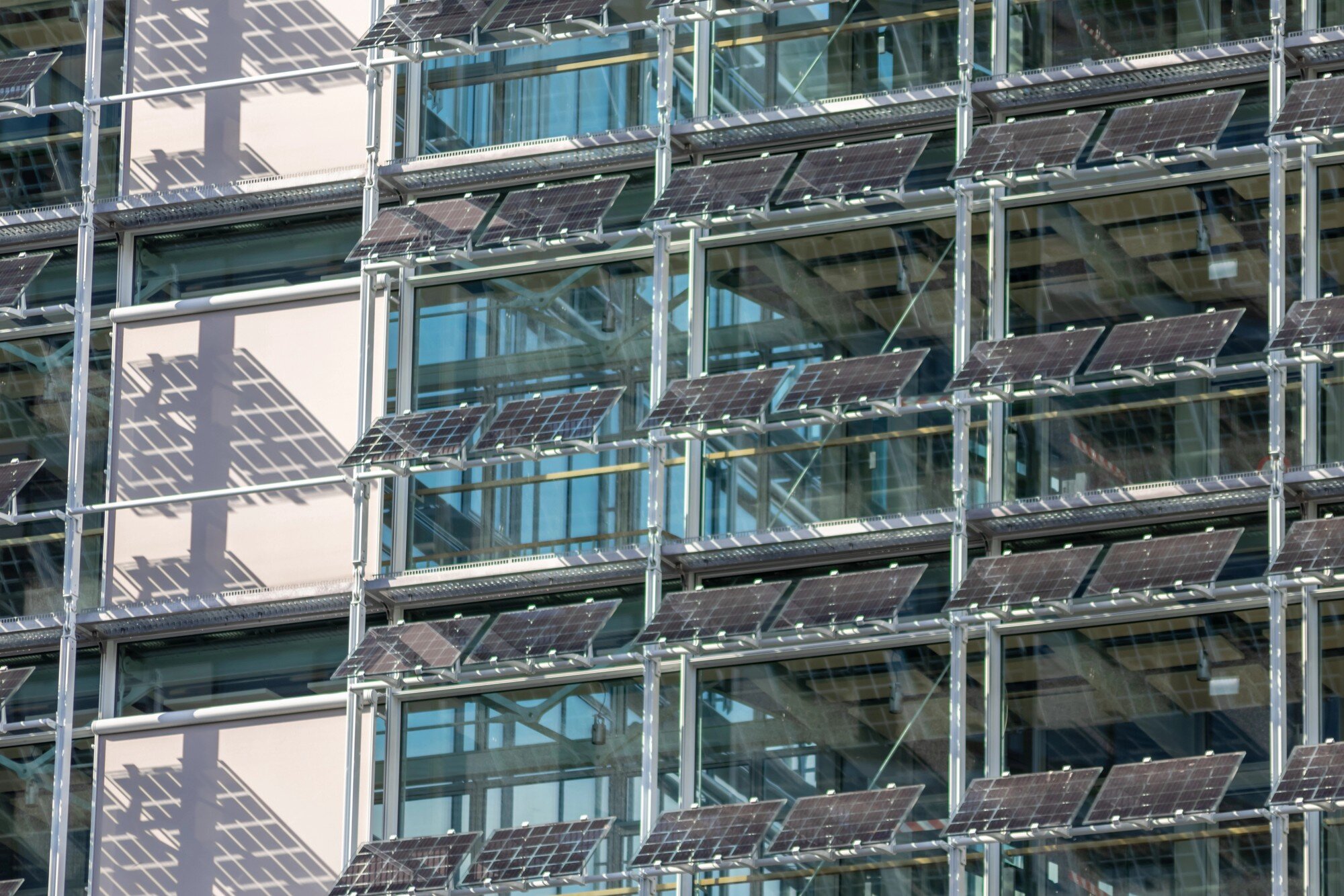 Solar Panel Cooling Technology Boosts Efficiency | Daleel News